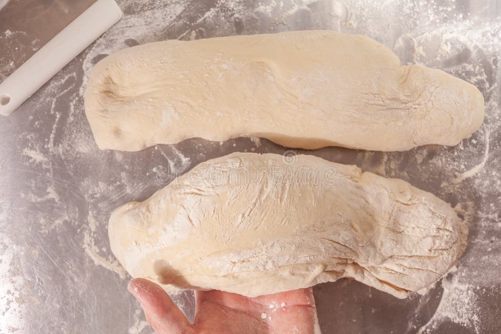 Pasta De Pan Hecha a Mano Que Es Preparada Foto de archivo - Imagen de ...