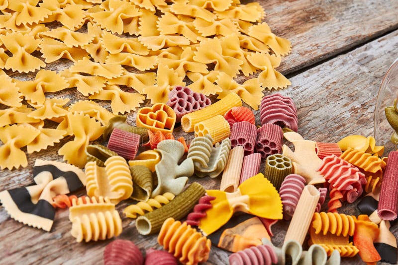 Pasta Esclusiva Delle Forme E Dei Colori Differenti Immagine Stock ...