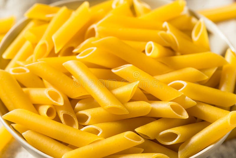 Pasta seca casera italiana foto de archivo. Imagen de sano - 224535590