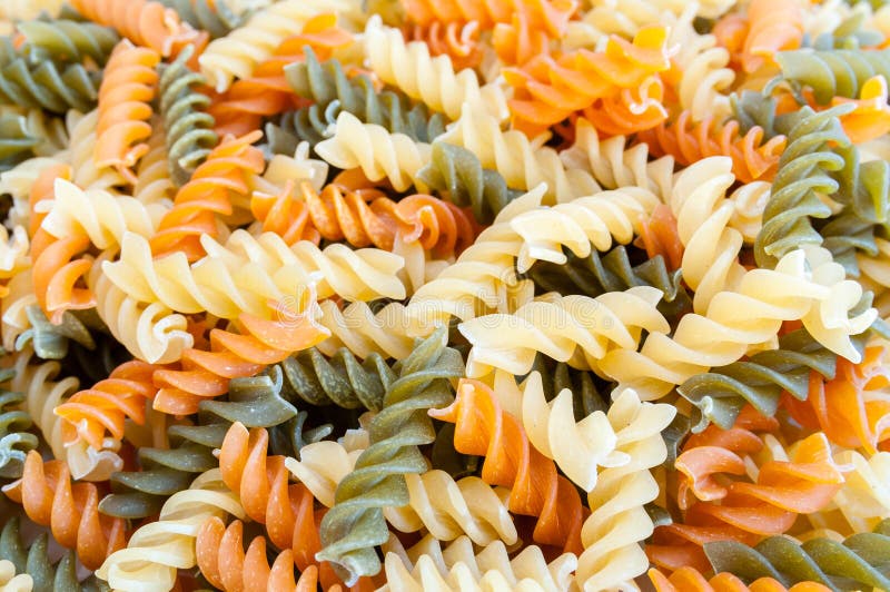 Pasta Tricolore Fusilli, Di Colore Italiano, in Recipiente Di Plastica ...