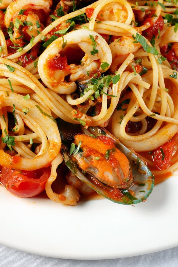 Pastas con los mariscos foto de archivo. Imagen de vieira - 6105006