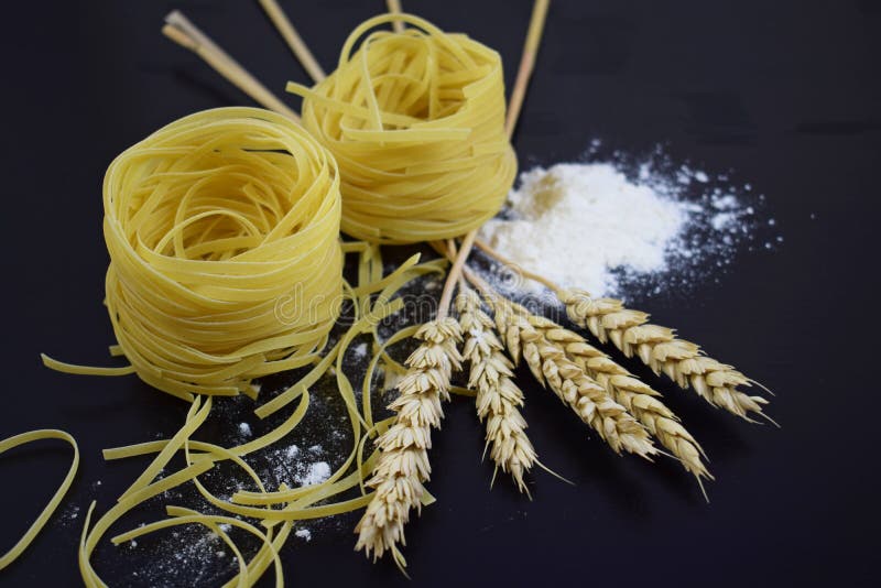 Pastas Del Trigo De Trigo Duro, Las Espigas De Trigo Imagen de archivo ...