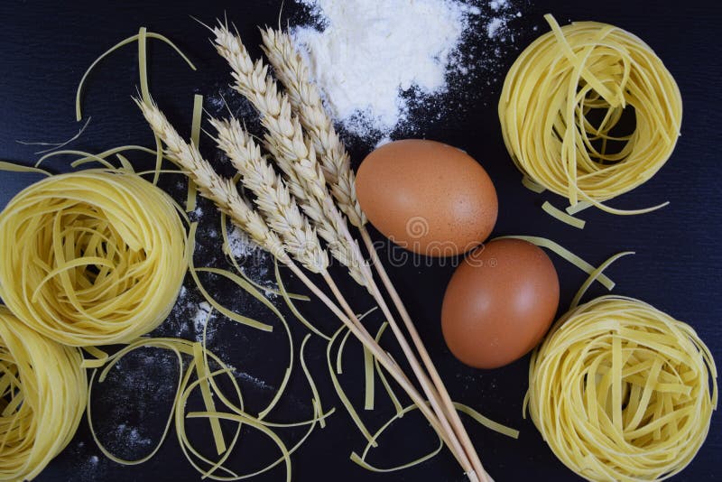 Pastas Del Trigo De Trigo Duro, Las Espigas De Trigo Foto de archivo ...