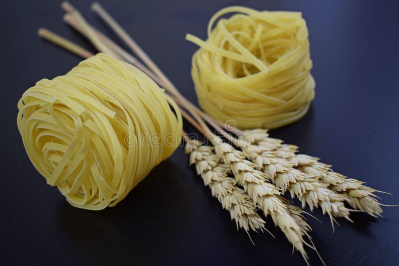 Pastas Del Trigo De Trigo Duro, Las Espigas De Trigo Foto de archivo ...