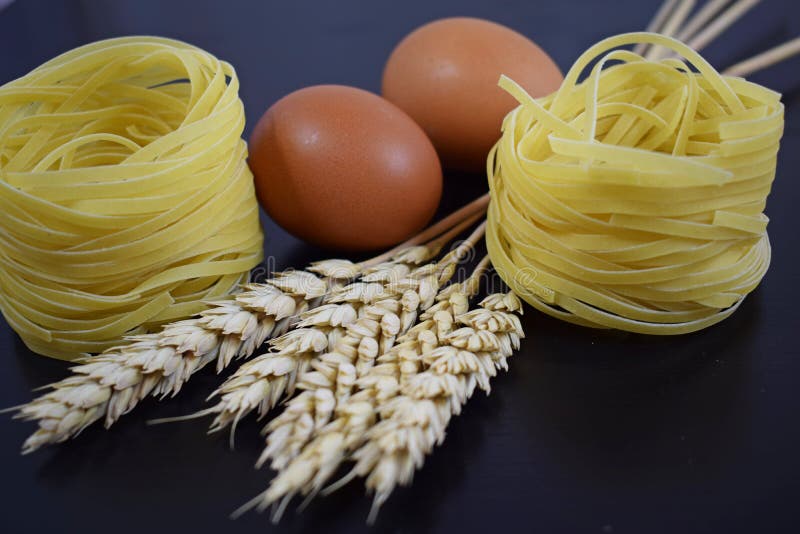 Pastas Del Trigo De Trigo Duro, Las Espigas De Trigo Foto de archivo ...