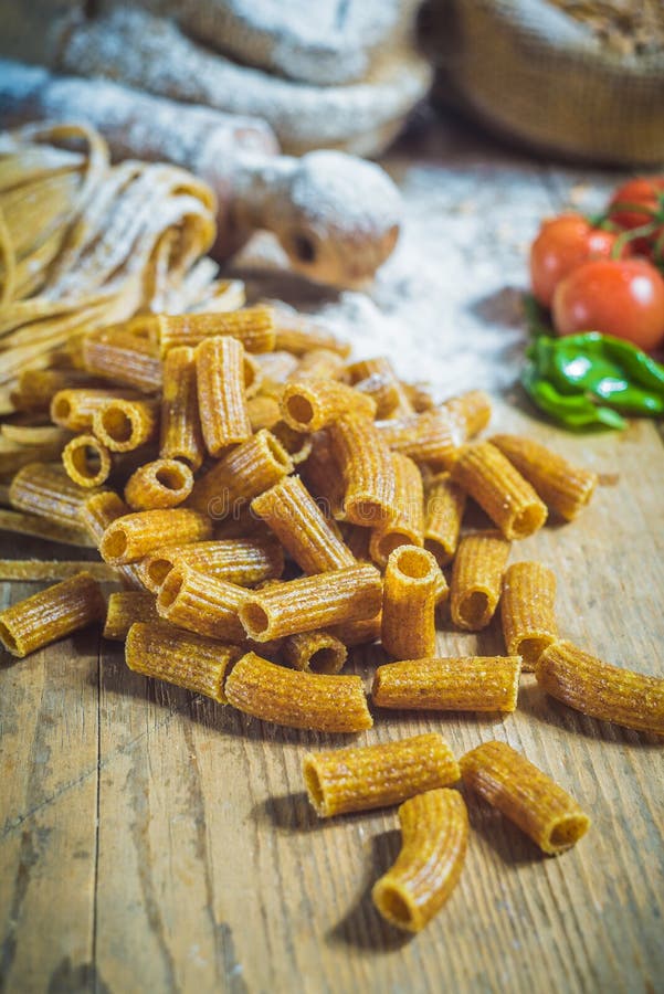 Pastas Integrales, En Estilo Del Vintage Foto de archivo - Imagen de ...