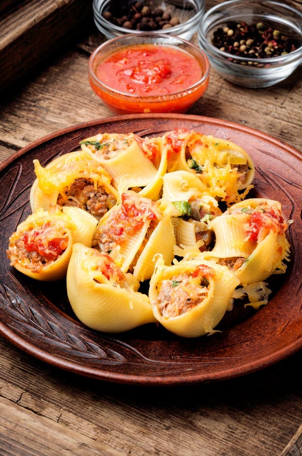 Pastas Rellenas Con La Carne Foto de archivo - Imagen de plato, fresco ...