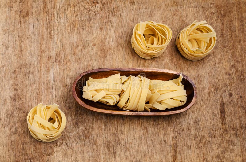 Pastas Secas Tradicionales Del Fettuccine Foto de archivo - Imagen de huevos, pasta: 135160560