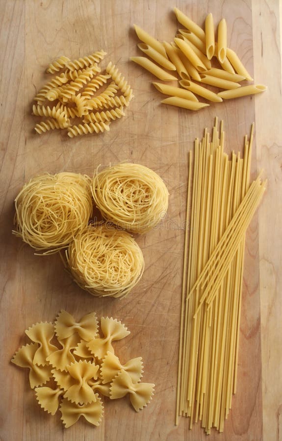 Paste assortite fotografia stock. Immagine di tagliatella - 33568714