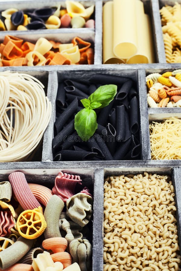 Paste assortite fotografia stock. Immagine di tagliatella - 33568714