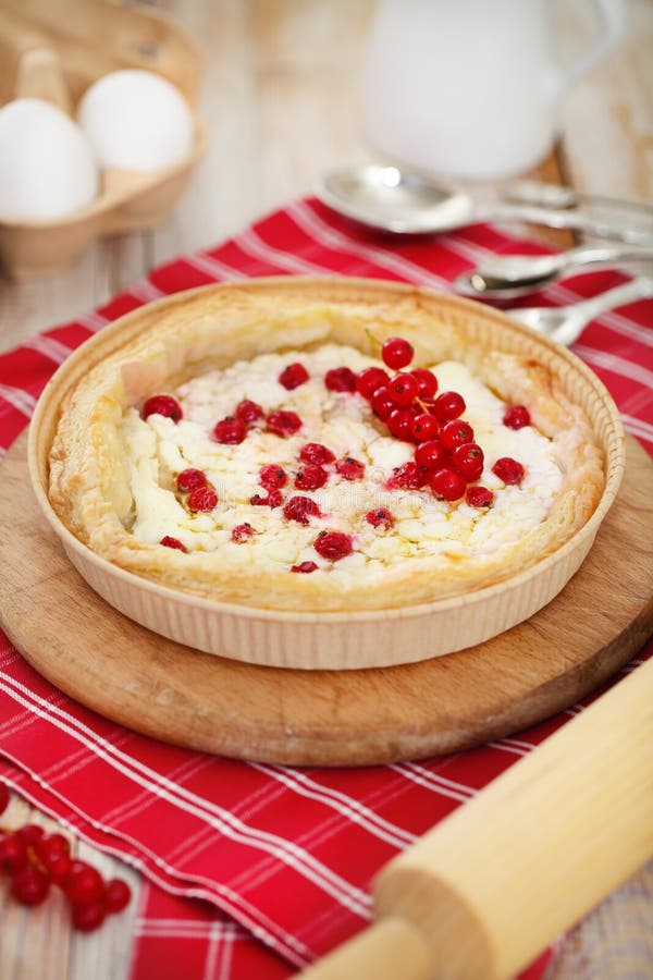 Taart Met Rode Bessen En Kwark Stock Foto - Image of vrucht, comfort ...
