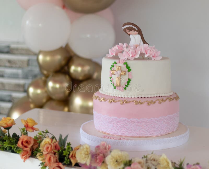 Pastel Blanco Con Rosa Con Una Cruz Imagen de archivo - Imagen de ...