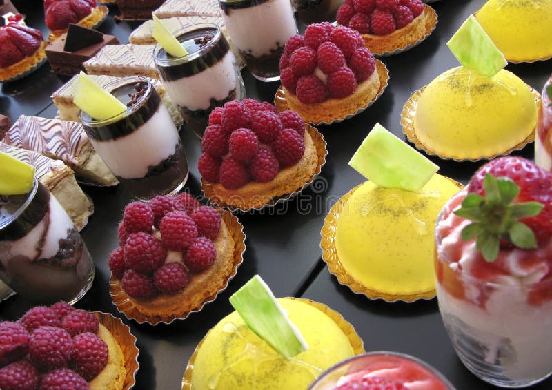 Pasticcerie e dessert immagine stock. Immagine di stalla - 102721033