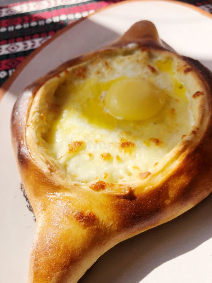 Pasticcini Georgiani Freschi Con Uova E Formaggio Immagine Stock ...
