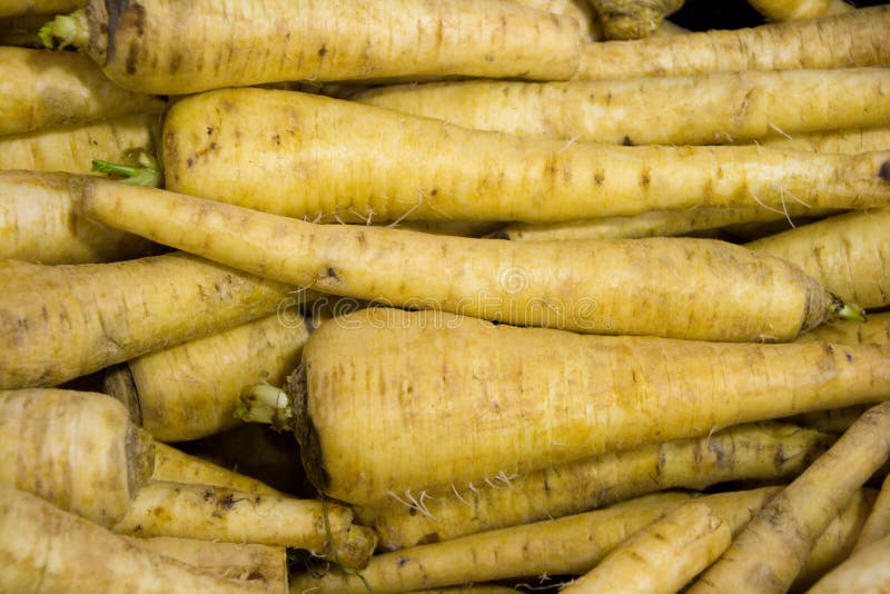 Pastinache Da Vendere Nel Servizio Fotografia Stock - Immagine di ...