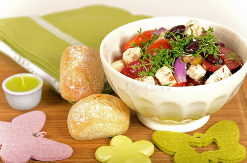 Pasto sano sulla zolla fotografia stock. Immagine di lattuga - 18646066