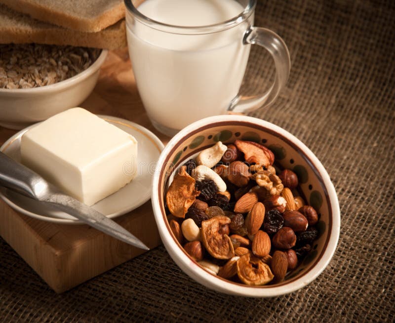 Pasto Sano .bread, Latte E Cereali Immagine Stock - Immagine di ...