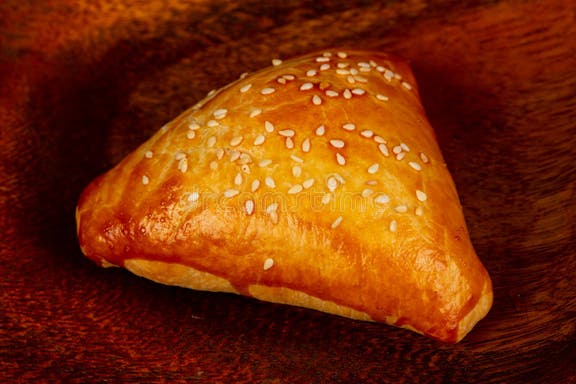 Pastrie sabroso - Samosa foto de archivo. Imagen de almuerzo - 125229036