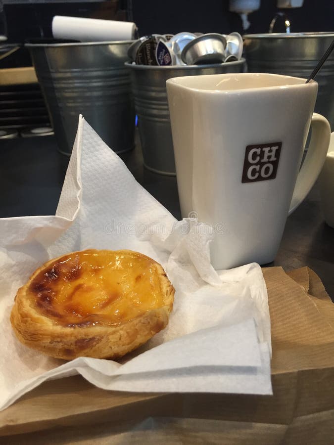 Pastry and hot chocolate editorial stock image. Image of pastry - 75990894