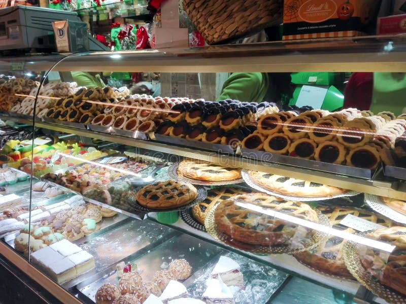 Pastry shop editorial stock image. Image of bake, display - 40429759