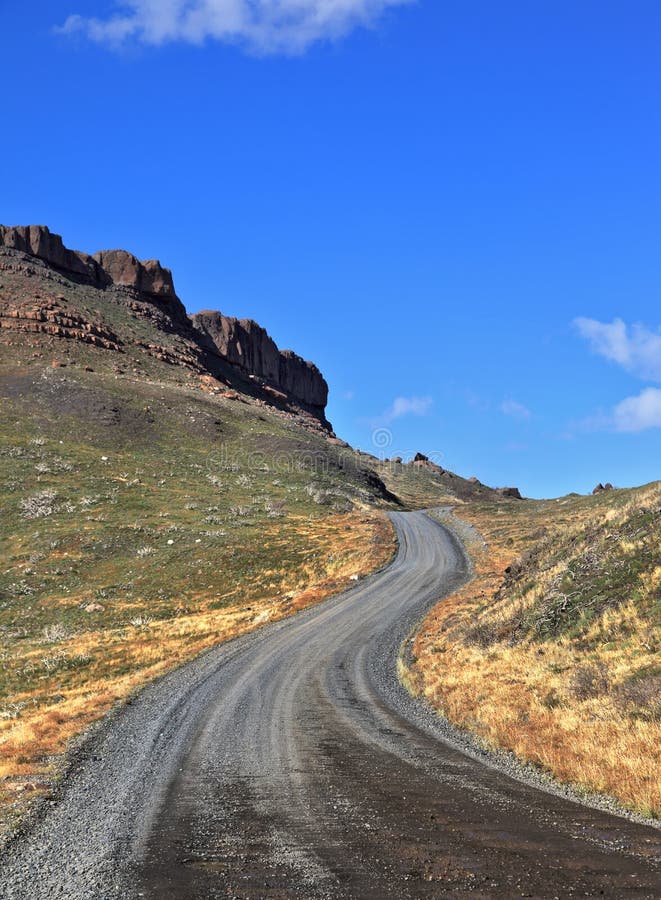 La Route De Gravier Le Long Du Rivage Du Lac Pehoe Image stock - Image ...