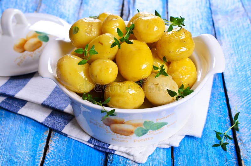 Patatas hervidas foto de archivo. Imagen de pimienta - 58115528