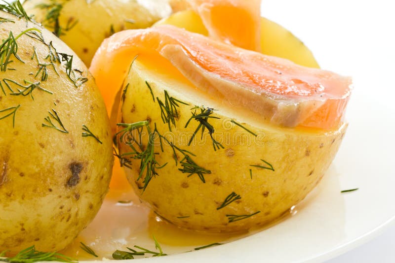 Patatas hervidas jovenes foto de archivo. Imagen de almuerzo - 24525318