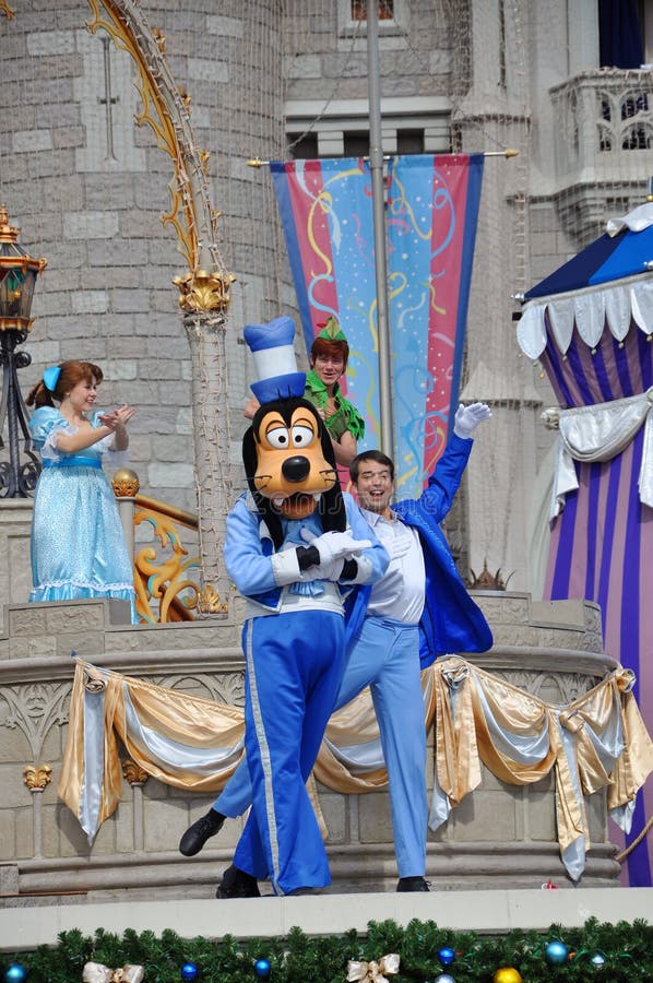 Pateta no mundo de Disney imagem editorial. Imagem de felicidade - 23001245