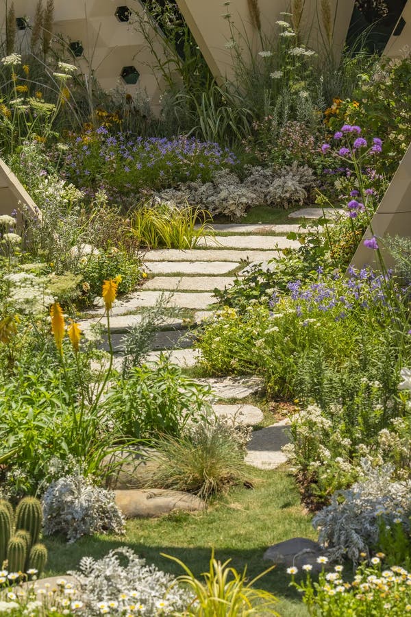 Path Leading through Garden Stock Image - Image of pink, color: 266079517