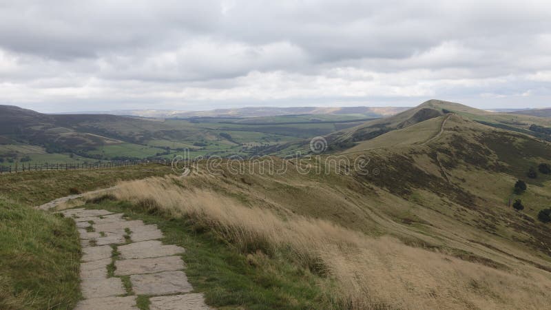 The path to Mam Tor stock image. Image of dramatic, castleton - 184483739