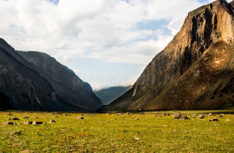 The path in the mountains stock photo. Image of path - 199509514