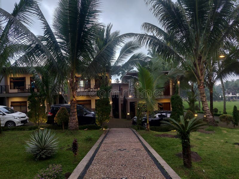 The Path Was in the Middle of the Park at an Inn when in the Afternoon ...