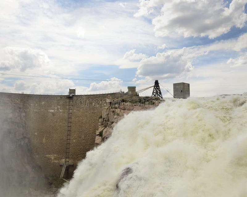 Pathfinder Reservoir Overflow Editorial Photo - Image of flood, snow ...