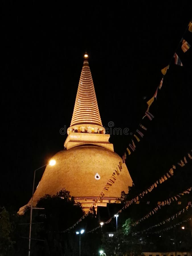 Pathom chedi editorial stock image. Image of pathom, chedi - 74670874