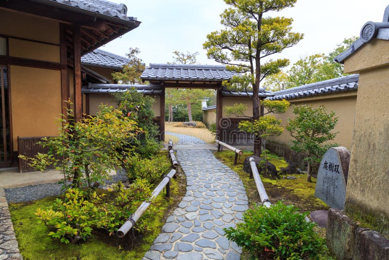 Pathway in japan garden editorial stock image. Image of growth - 163549024