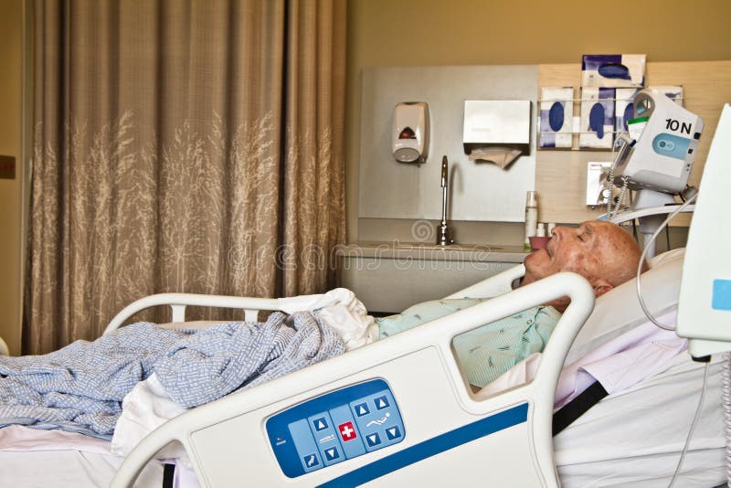 Patient, Der Im Krankenhaus-Bett Liegt Stockfoto - Bild von ...