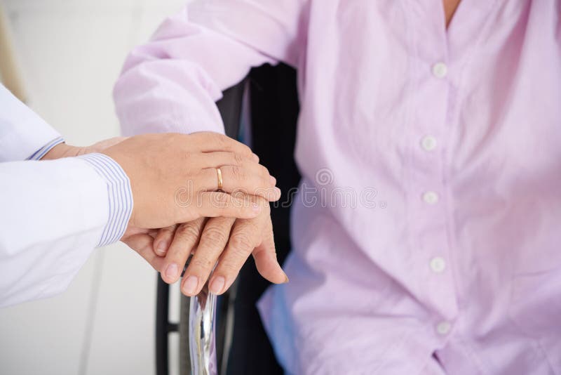 Patiente rassurée photo stock. Image of rassurez, carte - 48121960