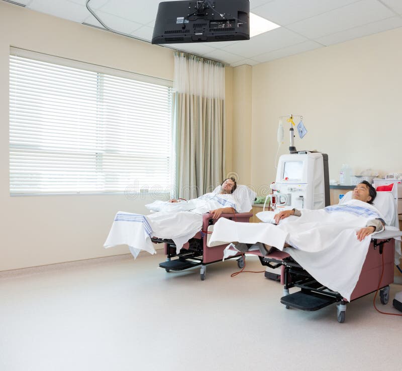 Manliga Patienter Som Genomgår Njur- Dialys Arkivfoto - Bild av ...