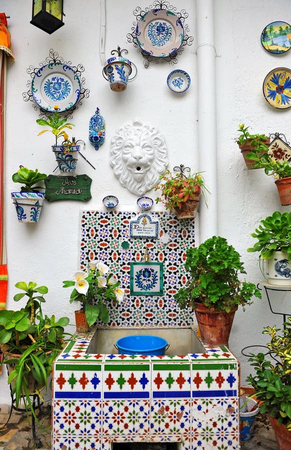 Patio andaluz, España foto de archivo. Imagen de golpecito - 65230894