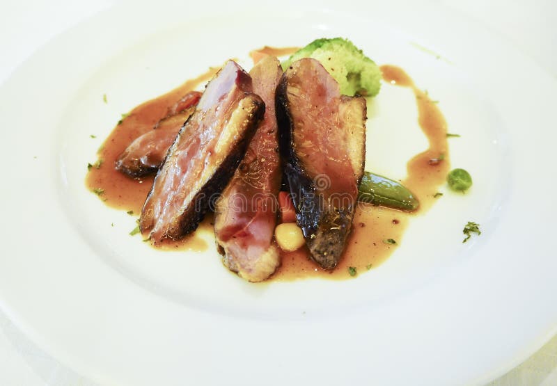 Pato Chamuscado En Salsa Anaranjada Imagen de archivo - Imagen de ...