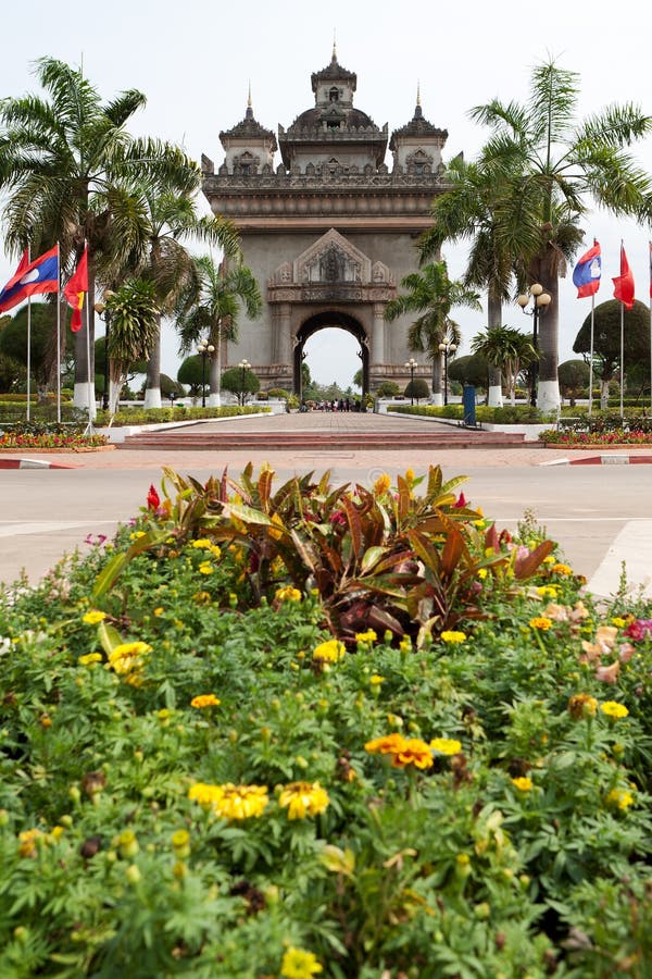 Patouxai em Vientiane imagem de stock. Imagem de caos - 19154573