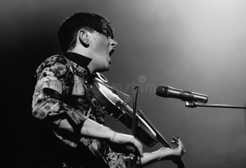 Patrick Wolf (singer and Violin Player) Performs at Apolo Editorial ...