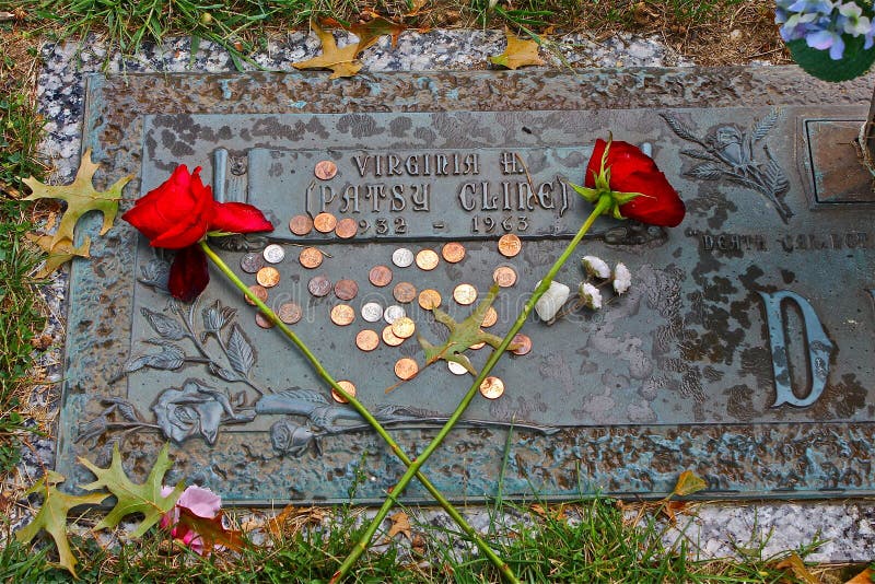 Patsy Cline Grave editorial stock image. Image of cline - 26660459