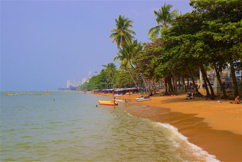Pattaya beach, Thailand editorial photo. Image of beautiful - 138055171