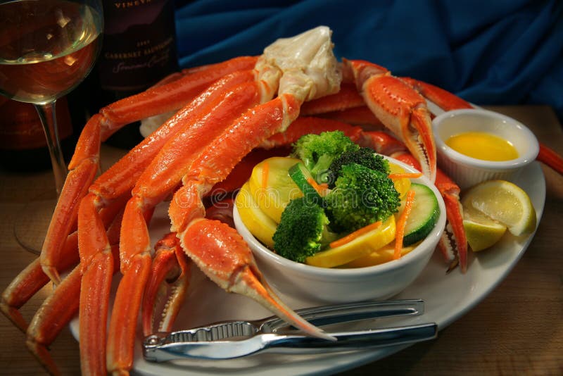 Le Roi D'Alaska Crab Legs a Fait Cuire Des Fruits De Mer Avec Des ...