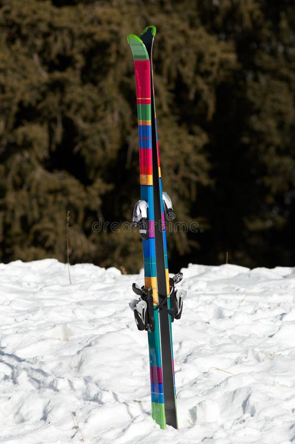 Pattino immagine stock. Immagine di casco, giù, estremo - 1715611