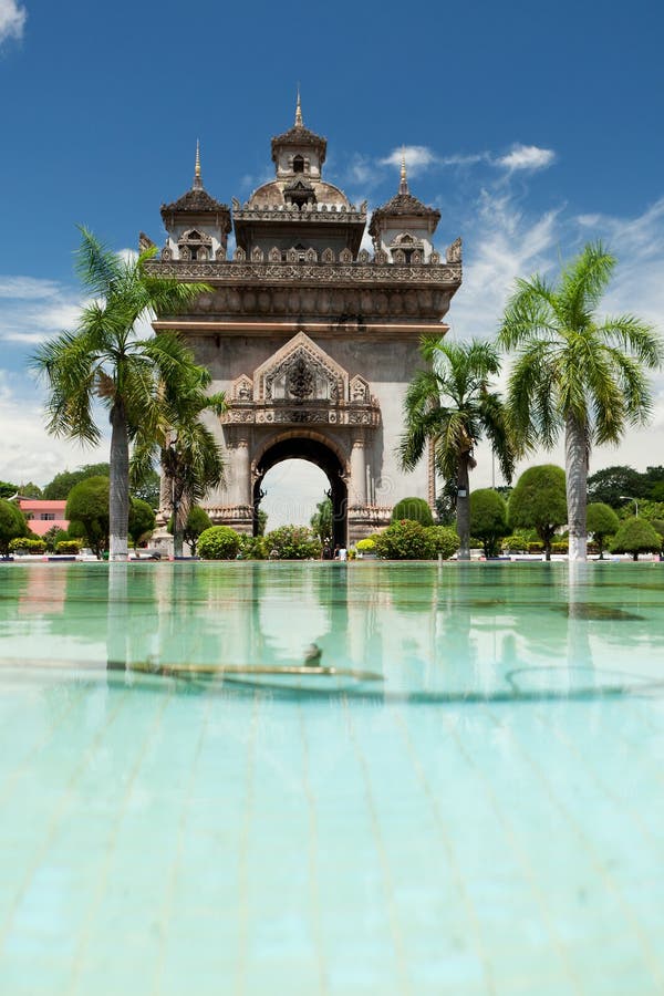 Patuxai en Vientiane imagen de archivo. Imagen de lugar - 21127739
