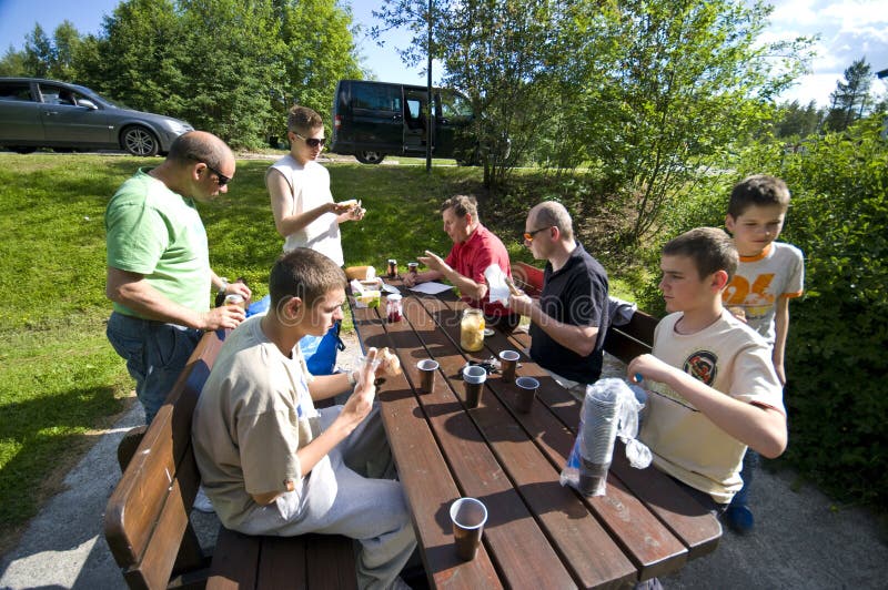 Pause repas image stock. Image du amusement, nourriture - 10146479