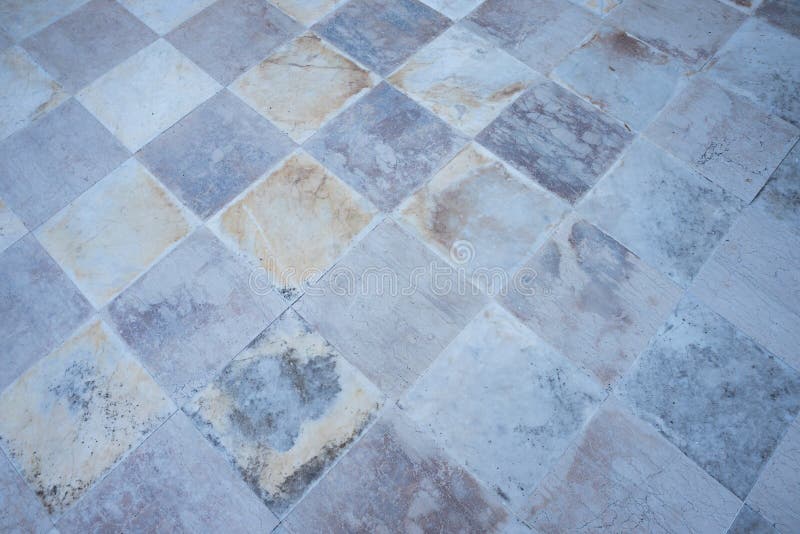 Pavimentazione Con Piastrelle Rotte Fotografia Stock - Immagine di ...