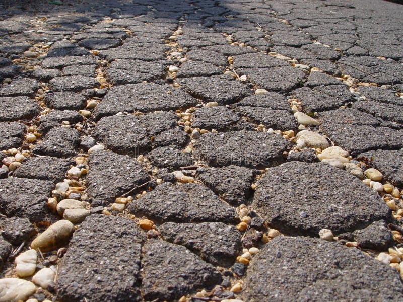 Pavimento agrietado imagen de archivo. Imagen de conducir - 1436675